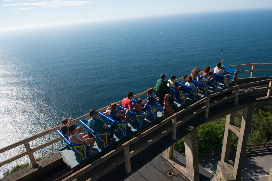 All About Steel Roller Coasters - Themepark Freak